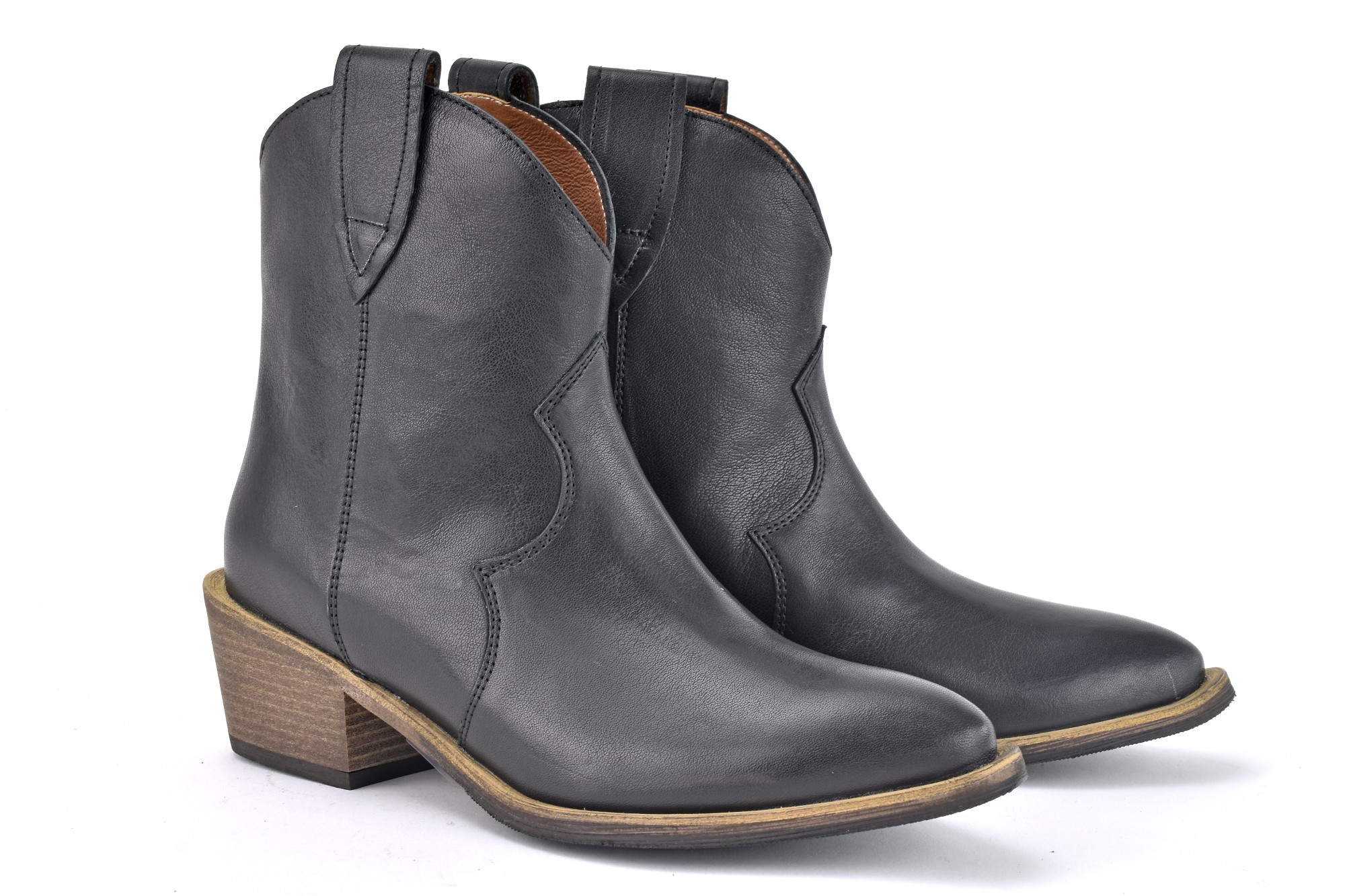 TRENDY JESIENI: KOWBOJKI - SHOE DESIGN Tomasz Mońka